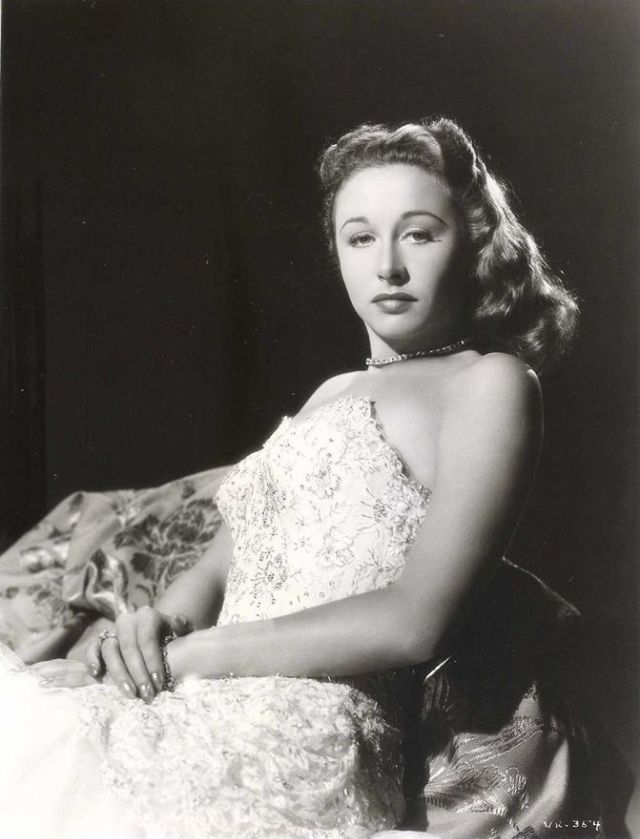 Beautiful Photos of Czech Figure Skater and Actress Vera Ralston in the ...