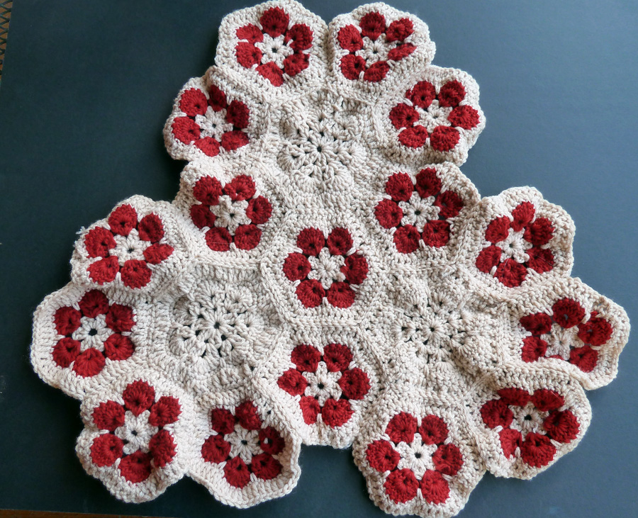 hyperbolic crochet: Hyperbolic crochet for Math Fair