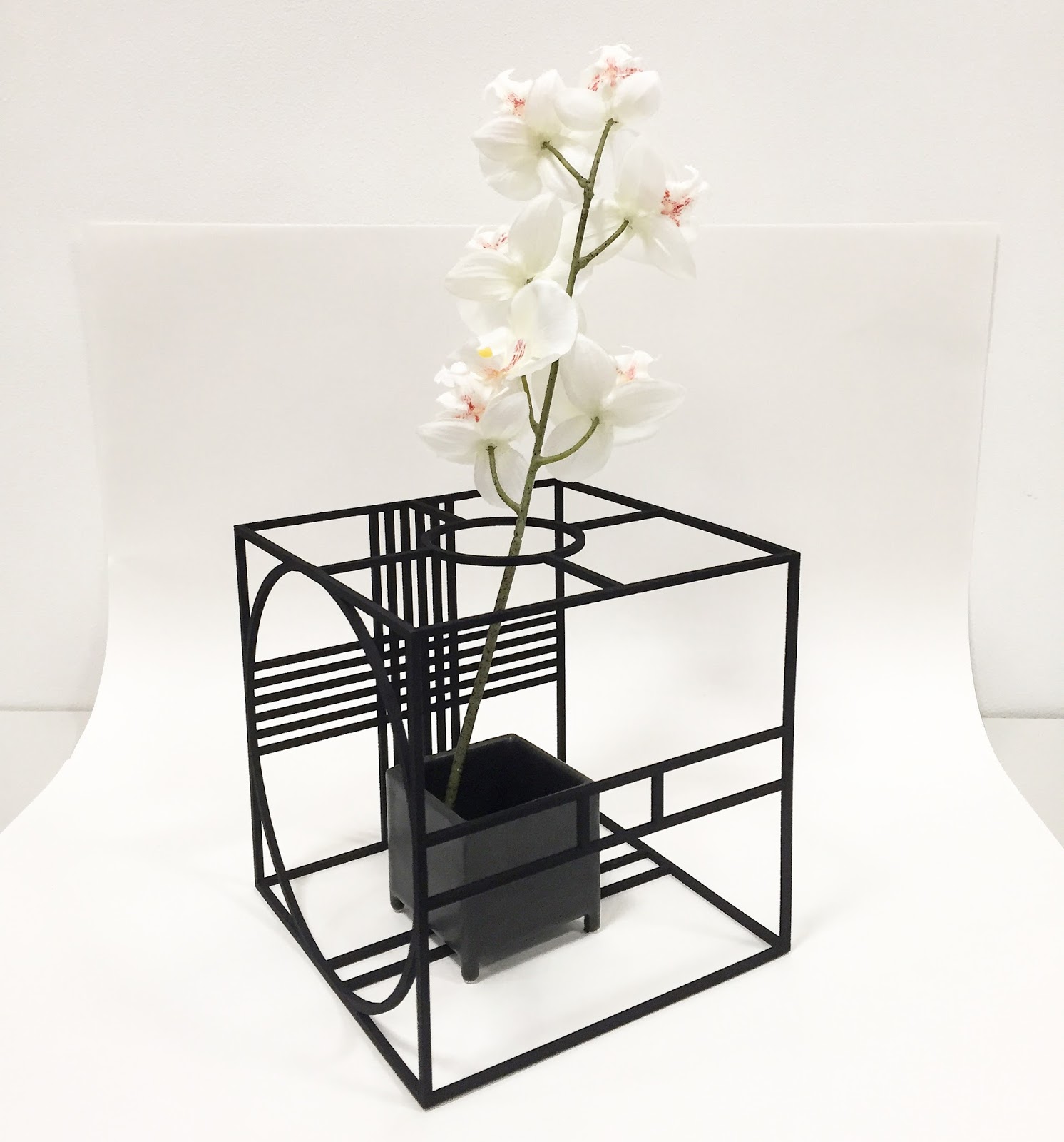 Architects Independent: Six Setting Vase...