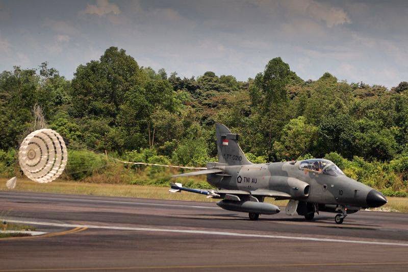 AIRPLANE SCALE MODELKIT: BAe Hawk-200