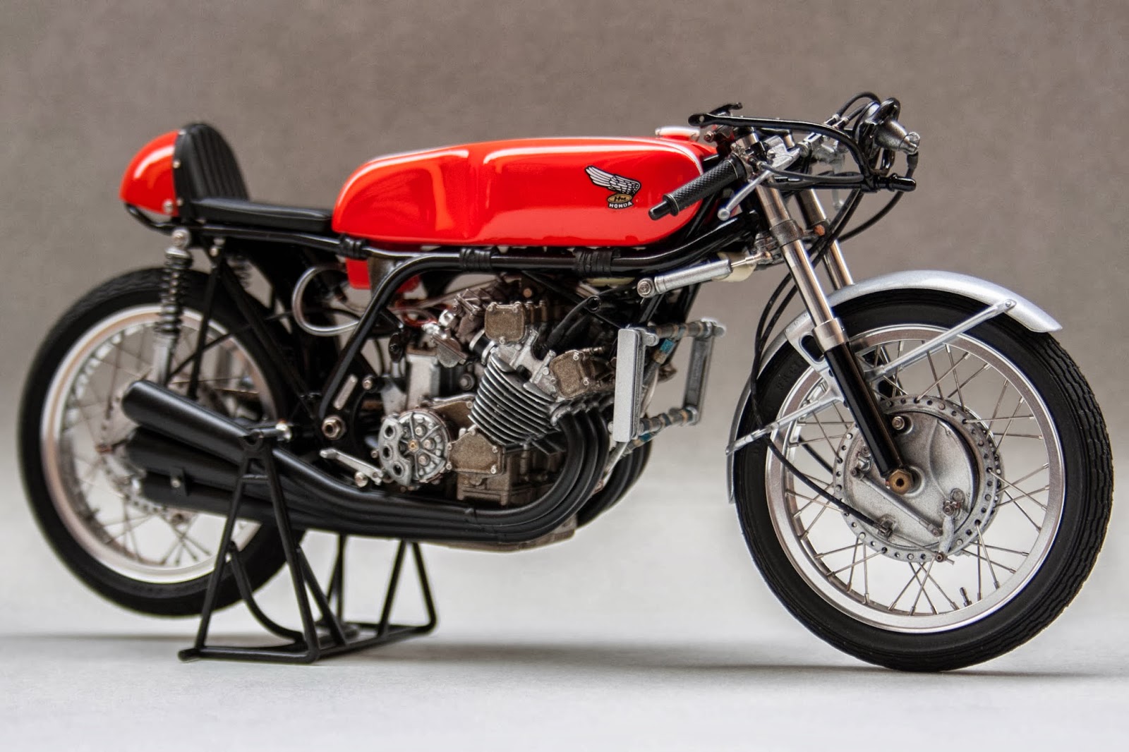 Racing Cafè: Honda RC166 M.Hailwood 1966 by Gennaro Zappa