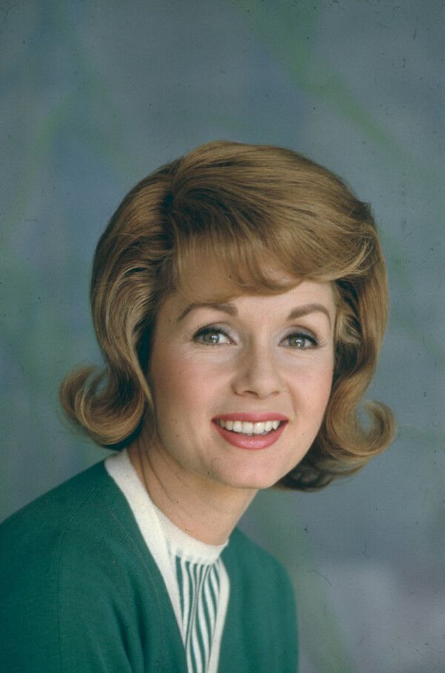 20 Wonderful Color Photos of a Young and Beautiful Debbie Reynolds in ...