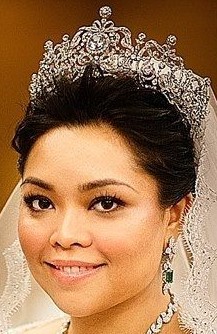 Tiara Mania: Queen Azizah of Pahang's Aquamarine Tiara