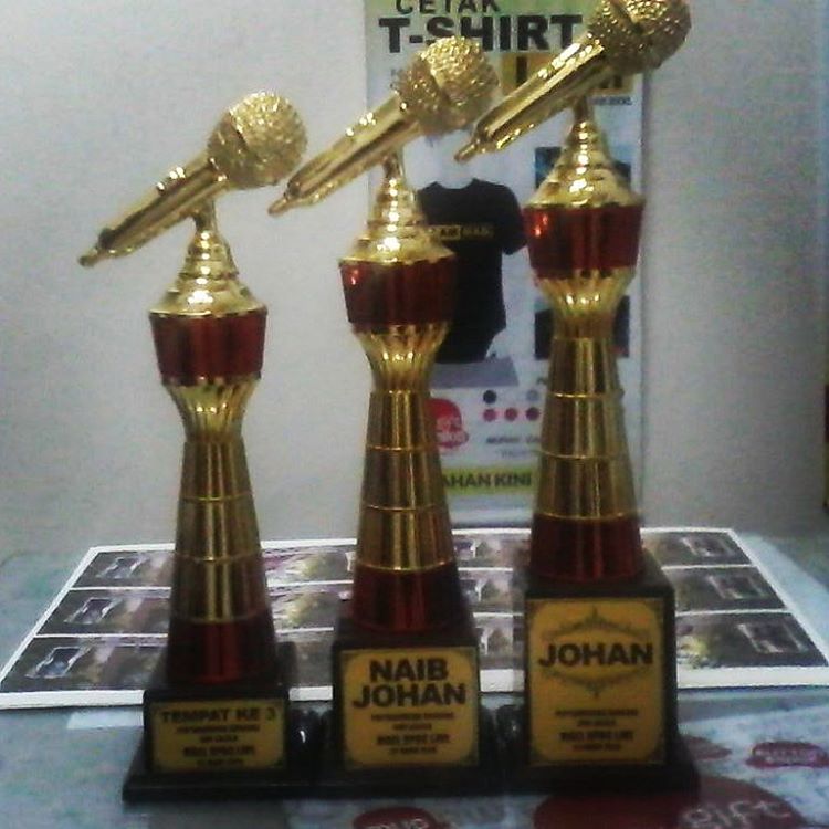 TROFI KARAOKE - CENDERAHATI DAN CENDERAMATA AKAMIKAGIFT | Cenderahati ...