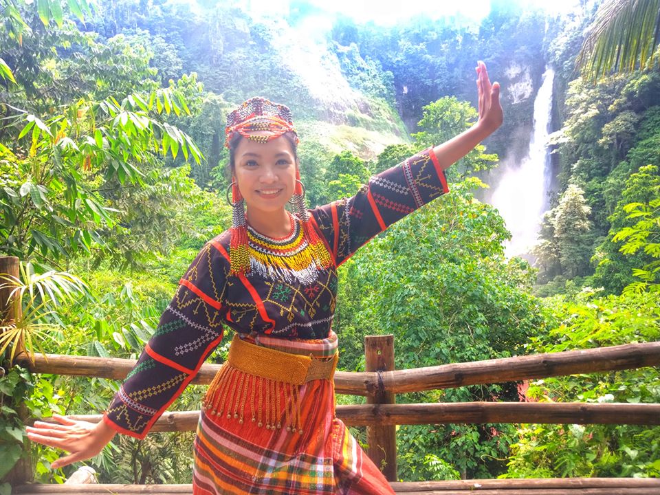 T'BOLI TRIBE in LAKE SEBU