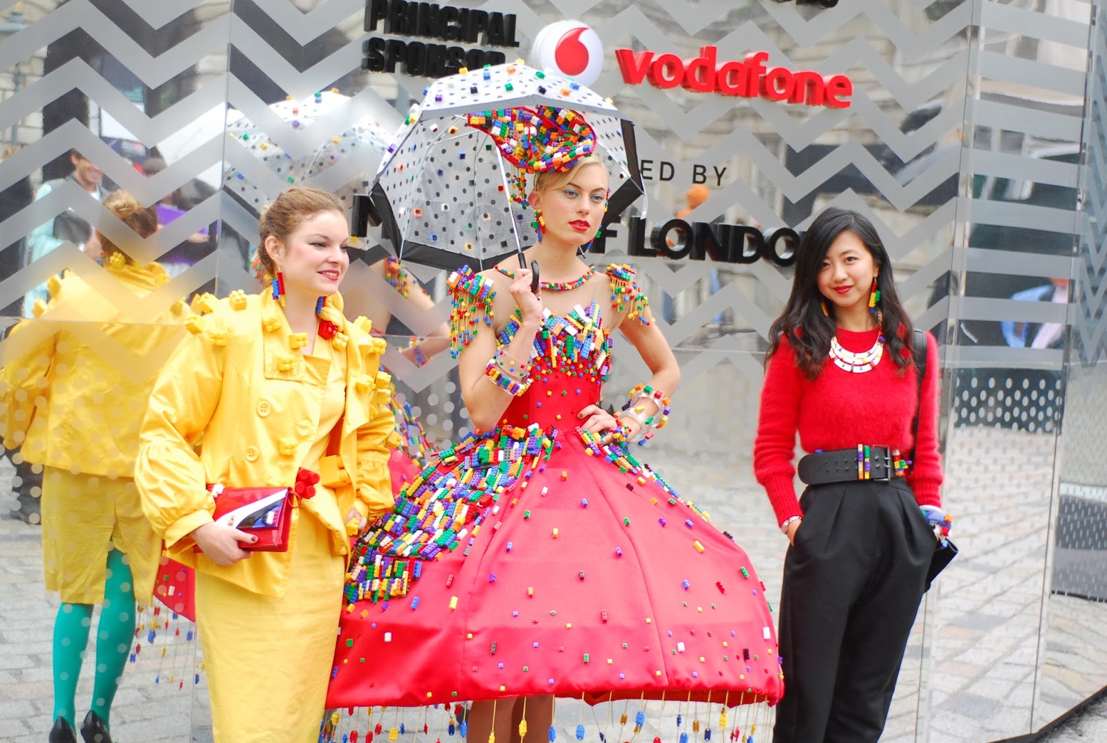 Cycle in Heels : THE LEGO DRESS FOR THE FASHION WEEK