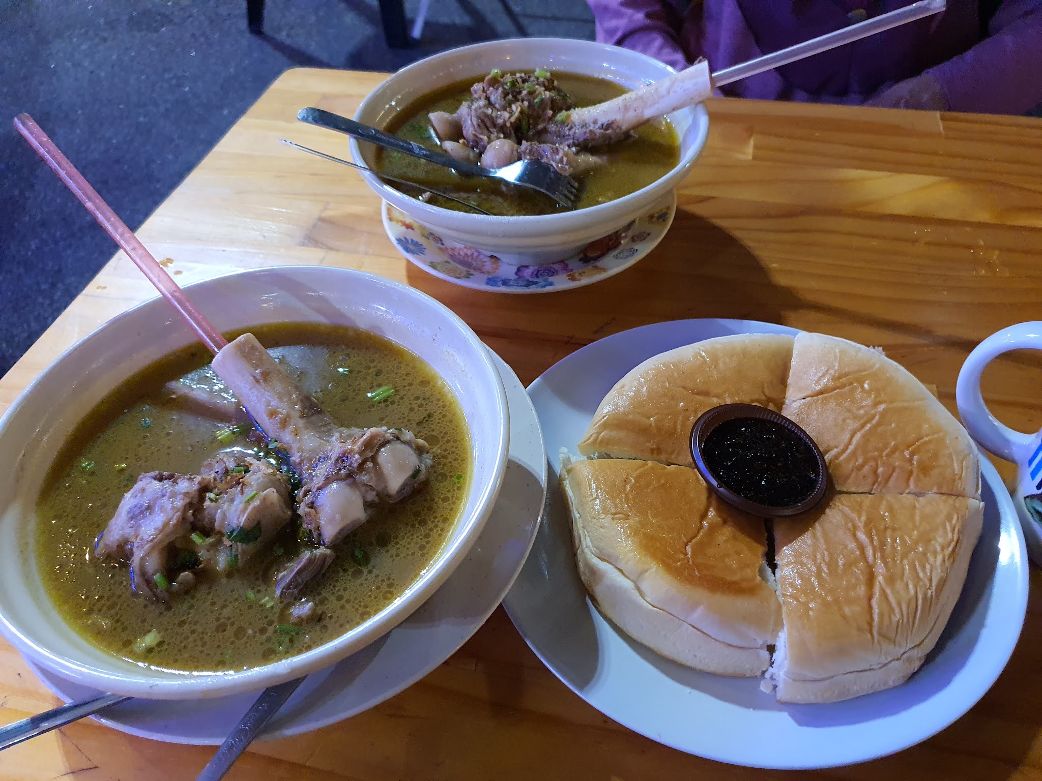 Roti Kitab, Menu Klasik Ala-Ala Kampung Pak Inchik Kafe, Laman Ole-Ole ...