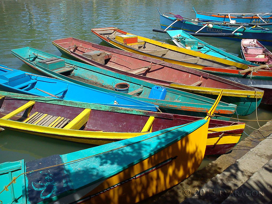 have pens & lens, will travel: Aparri boats