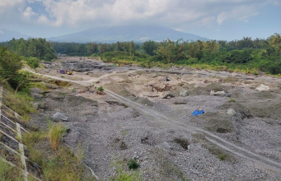 Penelitian Pasir Gunung Merapi - Geograpik