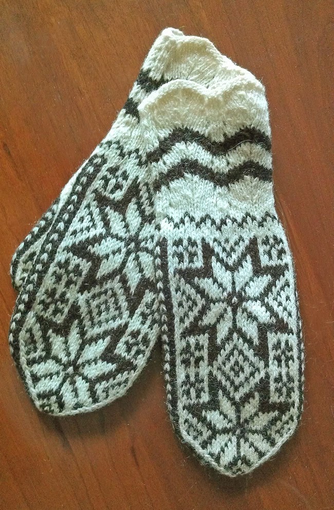 A Vintage Ramble: Vintage Handknit and Classic Pattern Sweaters: The ...