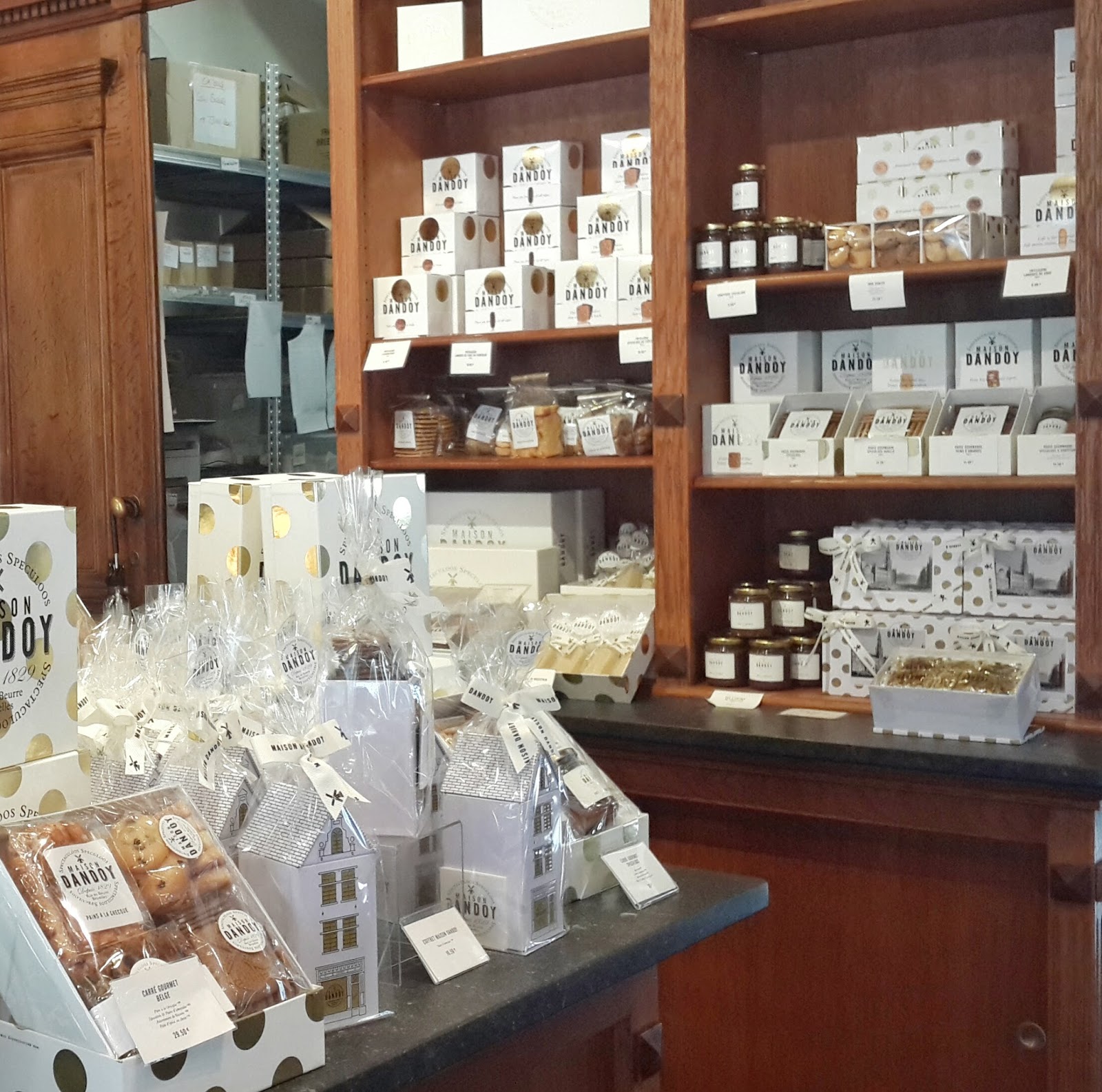 STELLANGELITA: Maison Dandoy - The Most Delicious Waffle in Brussels