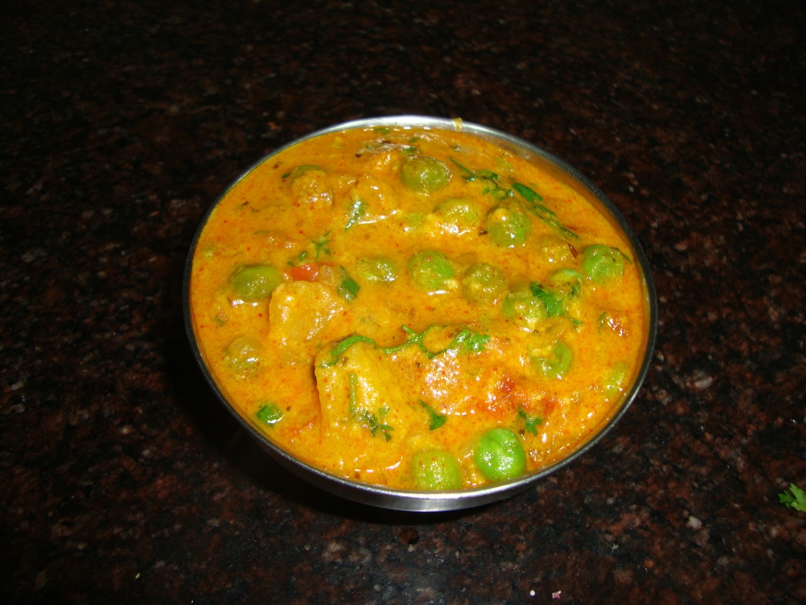 Geetha's Khazana: Green peas masala Curry