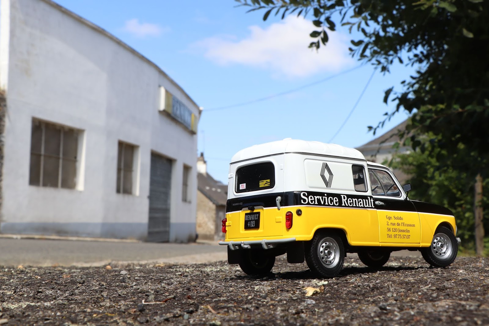 Deux Renault 4L fourgonnette disponibles chez Solido à l'échelle 1/18 ...