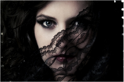 Fortaleciendo Matrimonios: Las acciones de la mujer necia