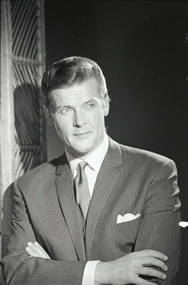50 Handsome Photos of Legendary James Bond Star Roger Moore From ...