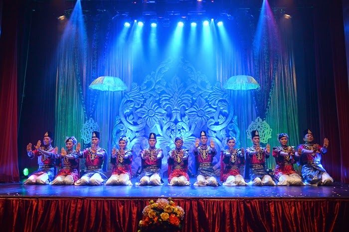 tHe jOuRnEy oF aRt: PANGGUNG SENI TRADISIONAL 2014 : KOLEKSI TARI ...