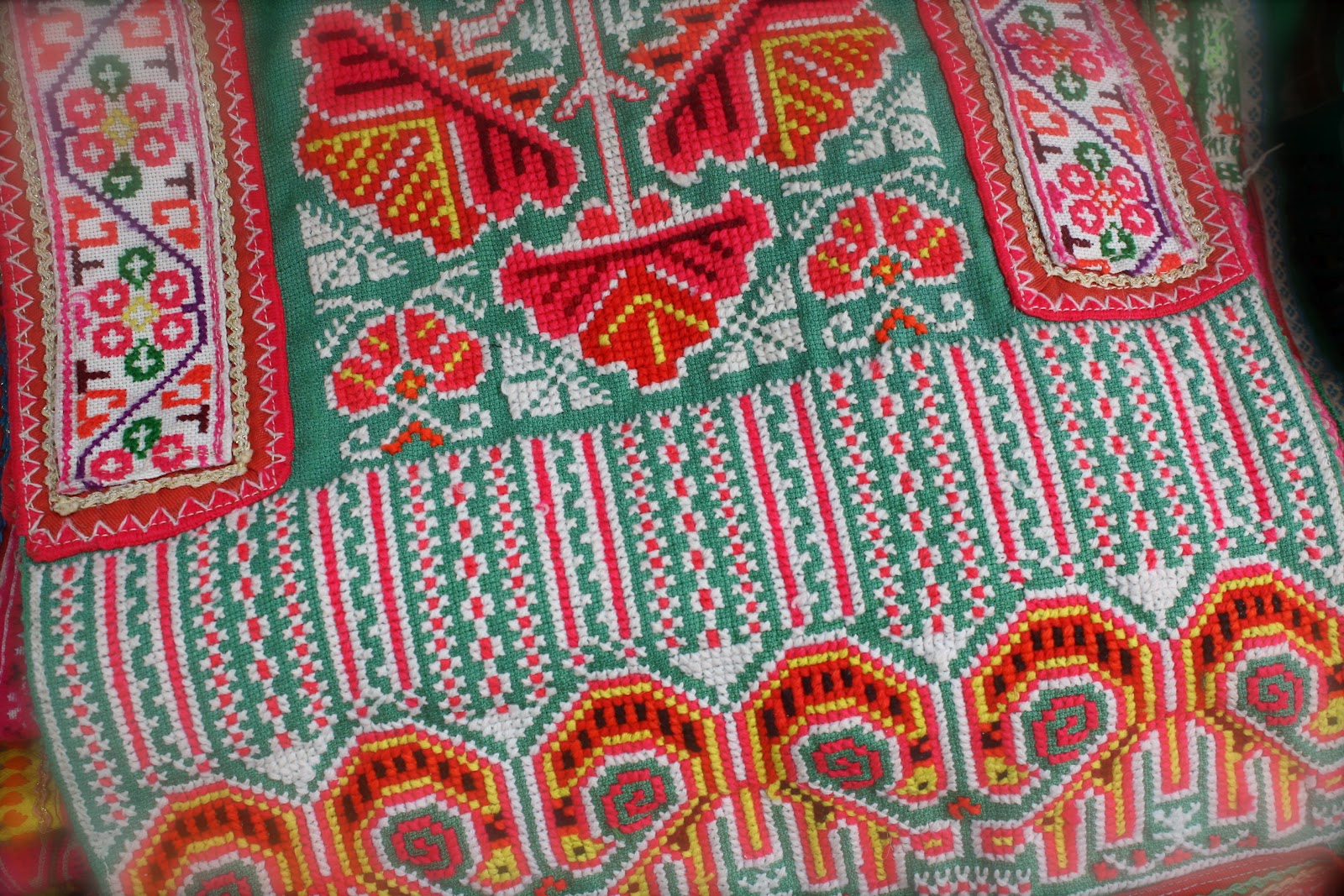 Natalie's Sketchbook: The Hmong Textile Market