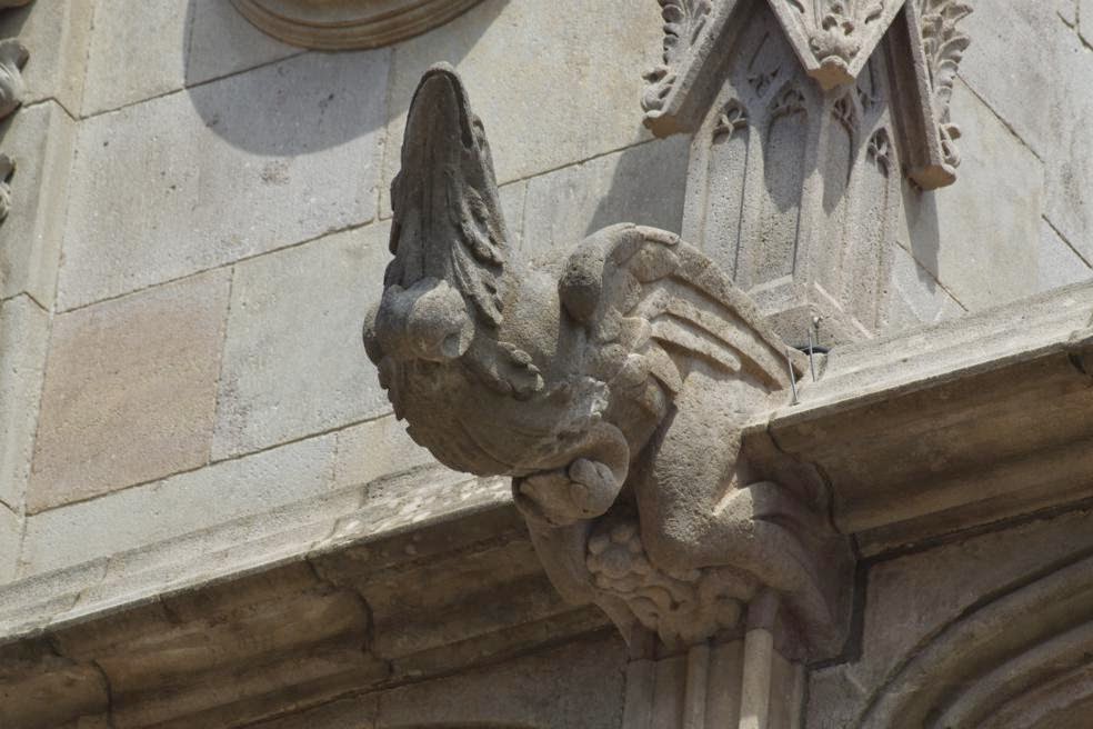 El mundo de Juan María: Viajes y Fotografía: Las gárgolas del edificio ...