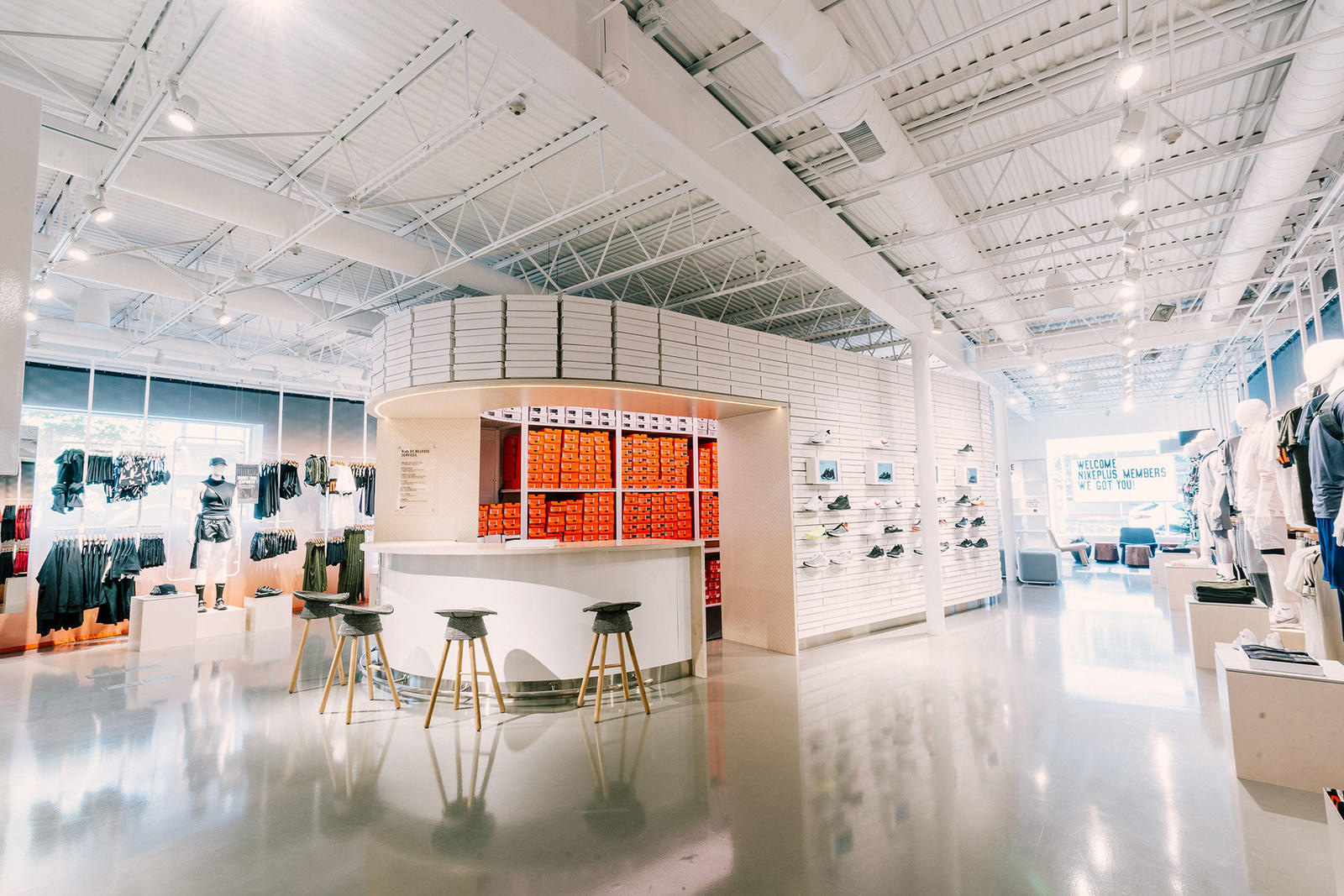 Trendsetter Interiors: New Nike Live Concept Store Unites Digital and ...