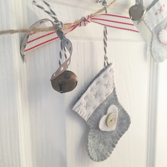 A little happy Tutorial ~ Christmas Stocking Garland | A Little Happy Place