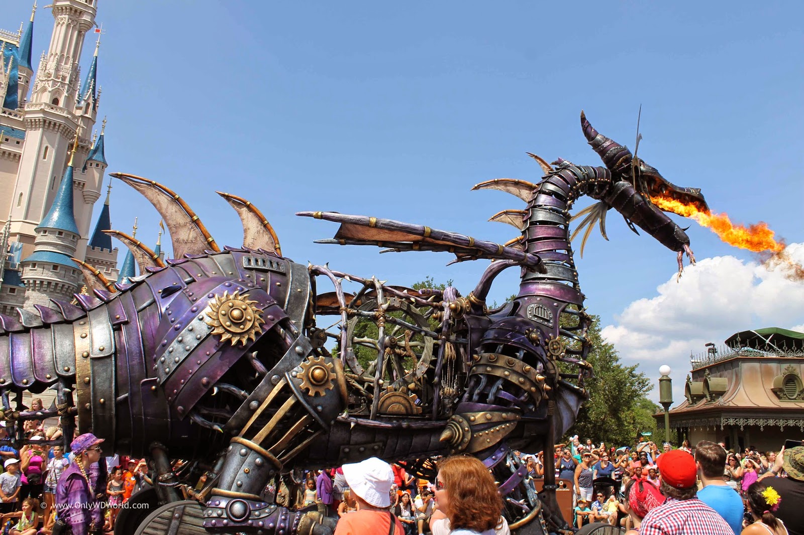 Maleficent Amazes Crowd At Festival of Fantasy Parade | Disney World ...