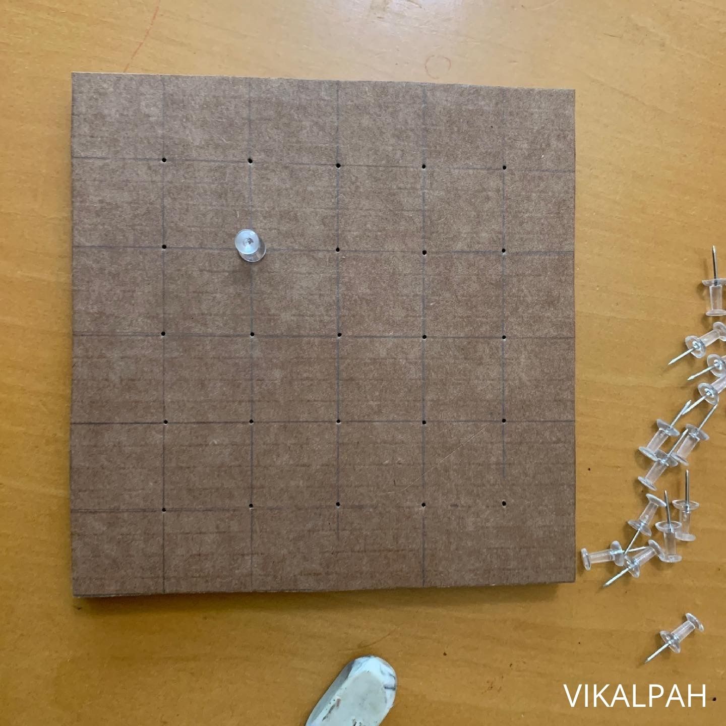 Vikalpah: DIY Geoboard using cardboard and push pins
