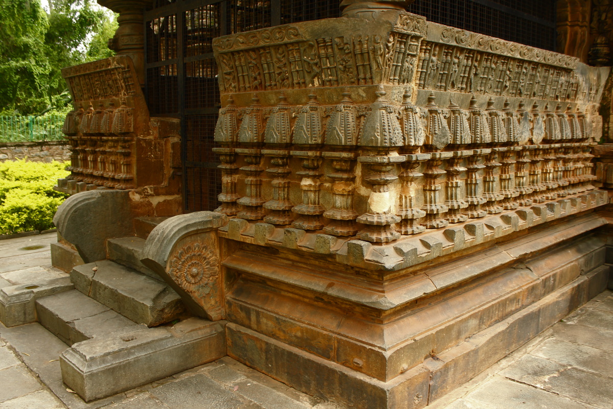 Journeys across Karnataka: Tarakeshwara Devastana, Hangal - part-2