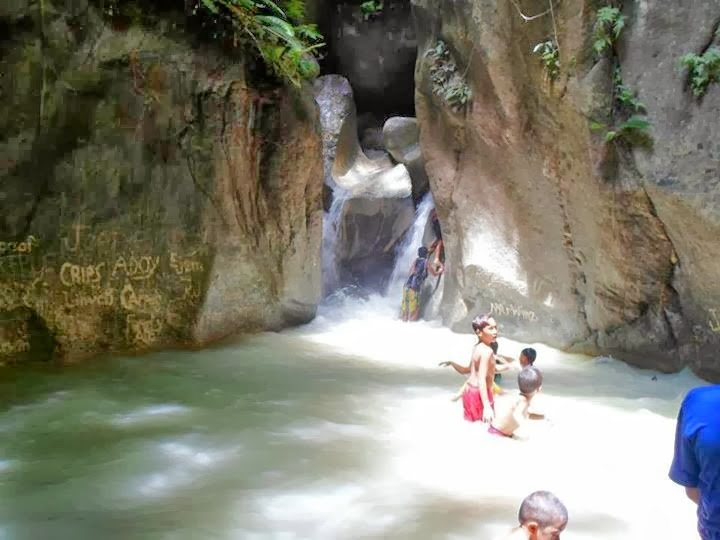 The Thrifty Wanderer: Montañeza Falls and Mainit Spring at Malabuyoc ...