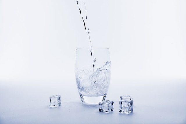 5 Harmful Side Effects of Drinking ice cold water