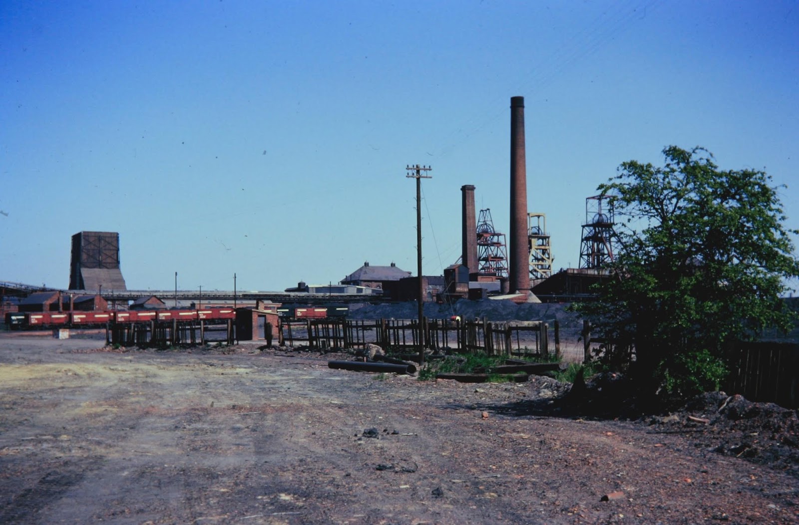 FEATHERSTONE PHOTOGRAPHS: Ackton Hall Colliery