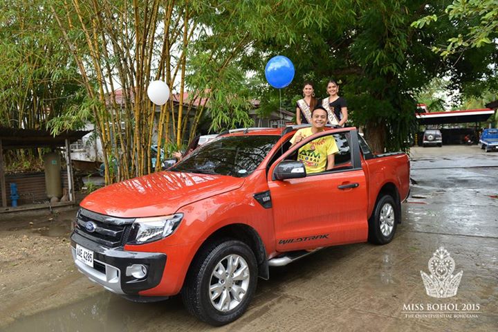 Bohol's Roving Eye: Ford During Miss Bohol 2015 Motorcade