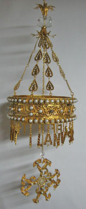 El mayor tesoro descubierto en Europa. Coronas del Rey Visigodos ...