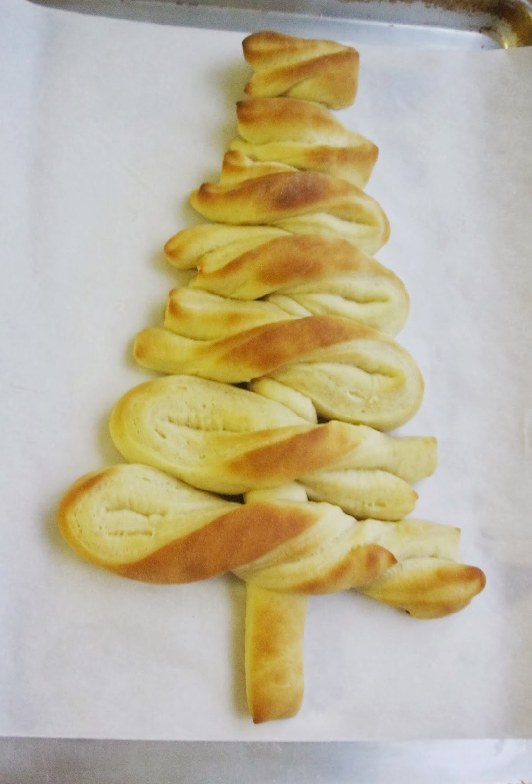 A Handful of Everything: Christmas Tree Bread