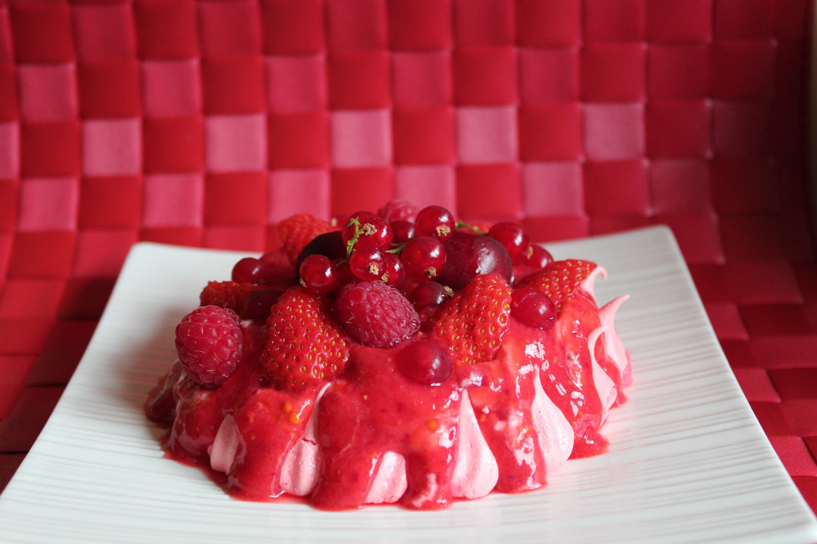 Jessy's Kitchen: Mini-Pavlova aux fruits rouges