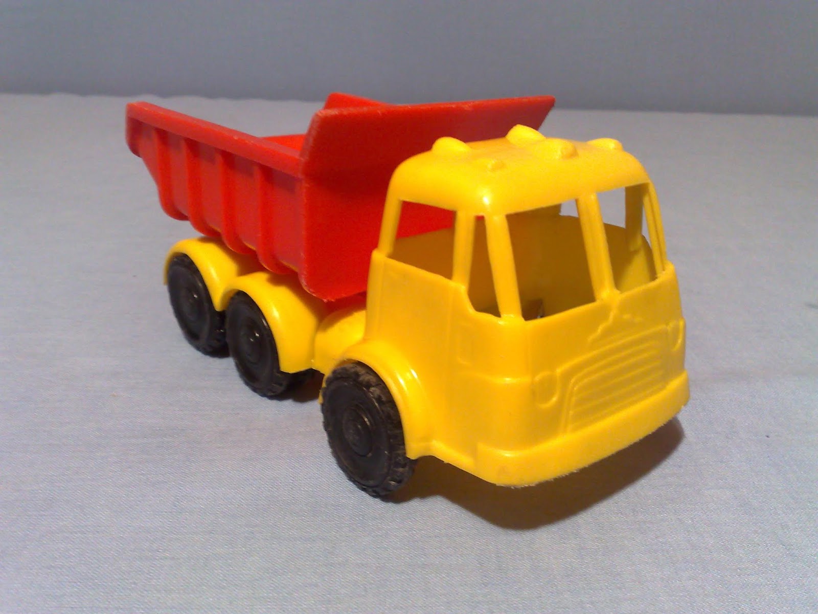 TOM's TECH TOYS: PLASTIC PLAST MODEL TOYS