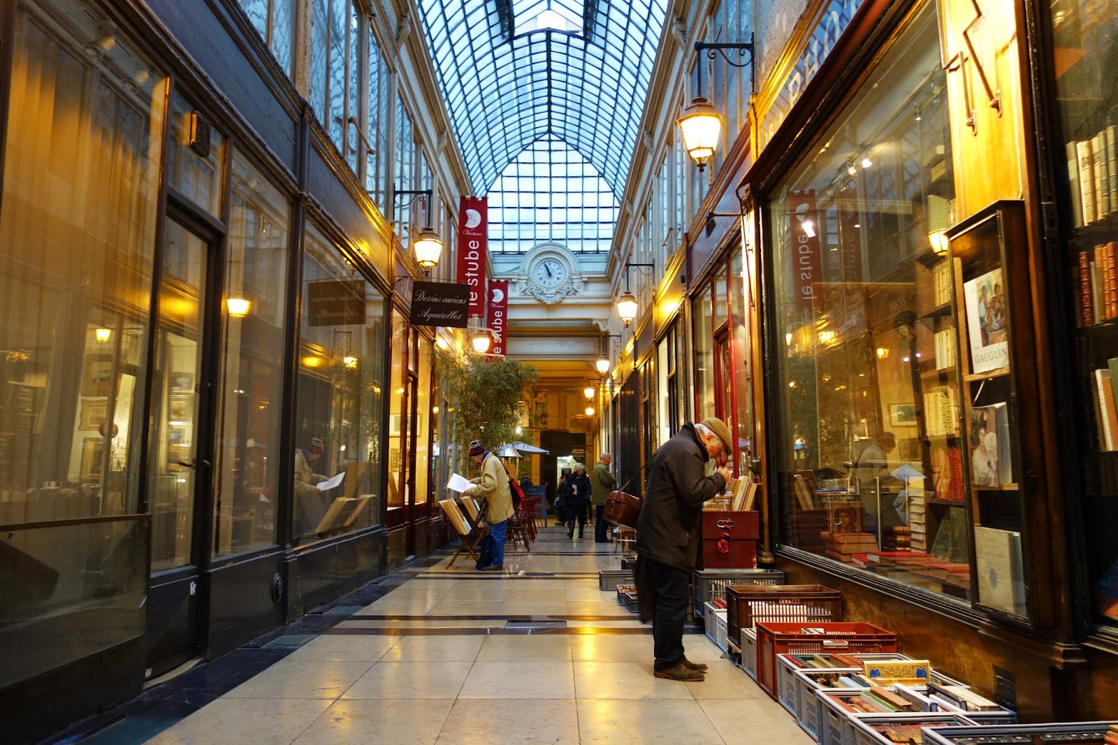 Paris : Passage Verdeau, galeries d'art et librairies à couvert - IXème ...