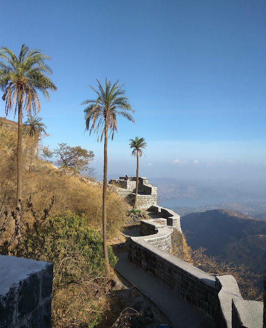 Maharashtra Darshan : SINHAGAD (Kondana) : Witness to stunning sacrifice.⁣