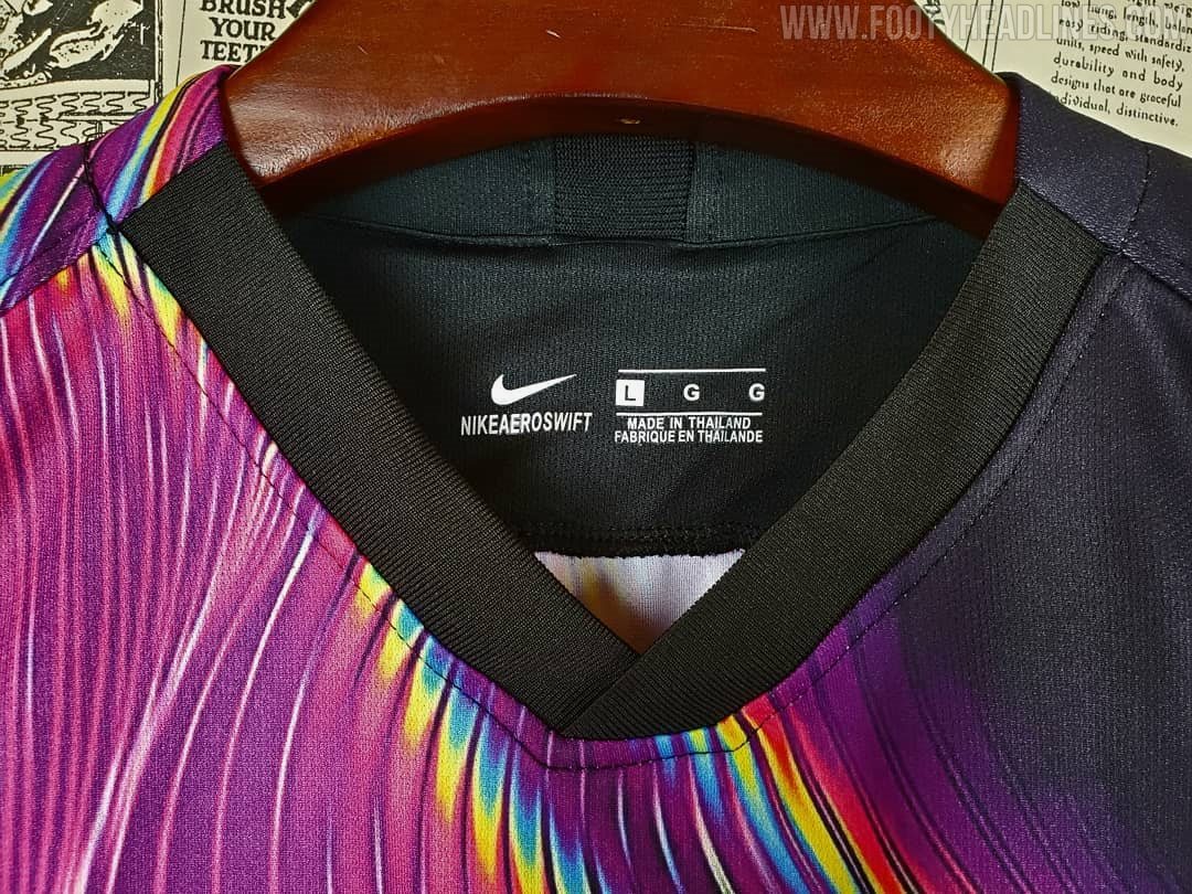 Highly Popular: Iridiscent Nike Chelsea Jersey - Fake Based On Concept ...