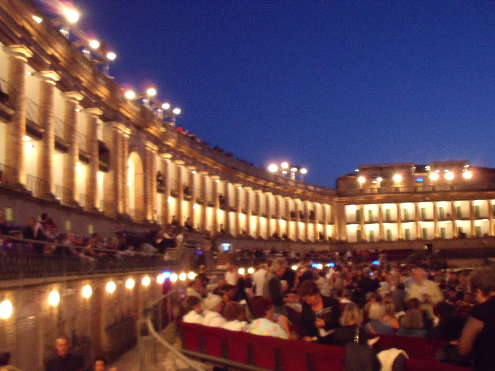 La Dolce Vita - Life in Italy: Friday Night at the Opera