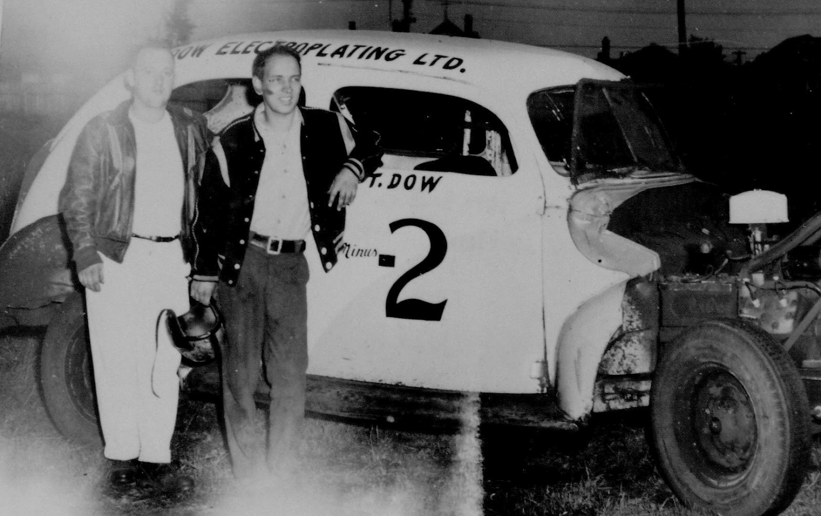 HOT RODS and JALOPIES: TOM DOW - Racing, Winning and Flying.....Part 2