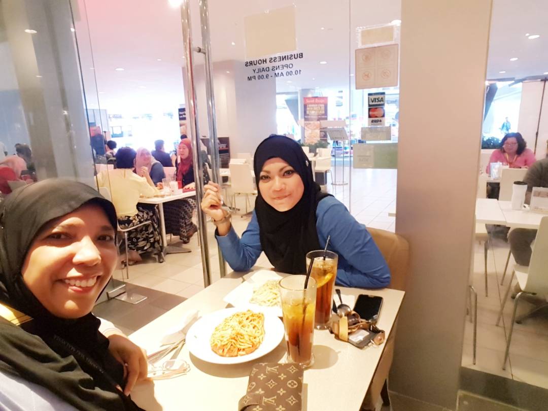 Meh Travel With Me!!: Hangout, Old Town & Secret Recipe @ Menara UOA ...