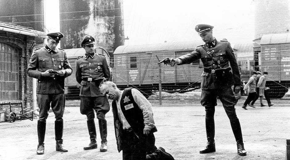 Ulvenefrarg: 3 billeder om nazisme; Sandra & Melisa