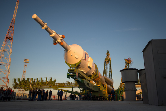DMR'S ASTRONOMY CLUB: Soyuz rocket is ready to be erected into position