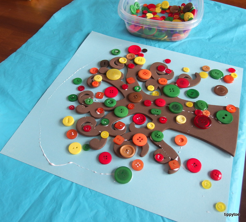 Tippytoe Crafts: Fall Button-Tree Craft