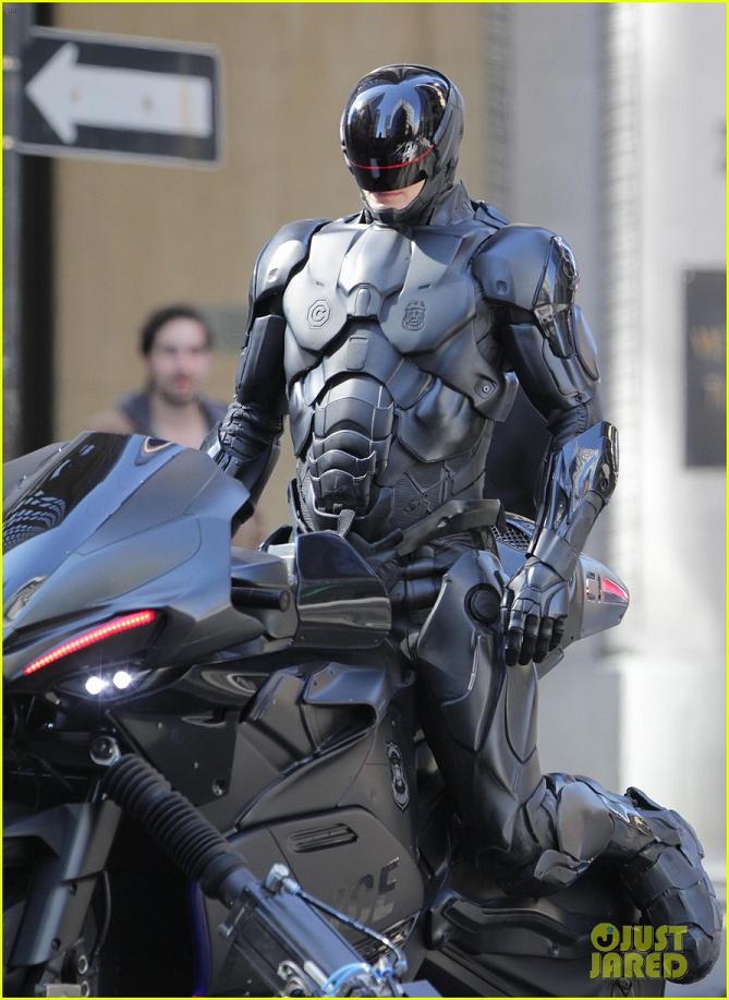 New set photos give us our best look at RoboCop's new suit!