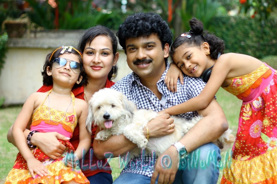 MalluZ WorLd: MuSic DiRecRoR DeePaK DeV FaMilY AlBuM