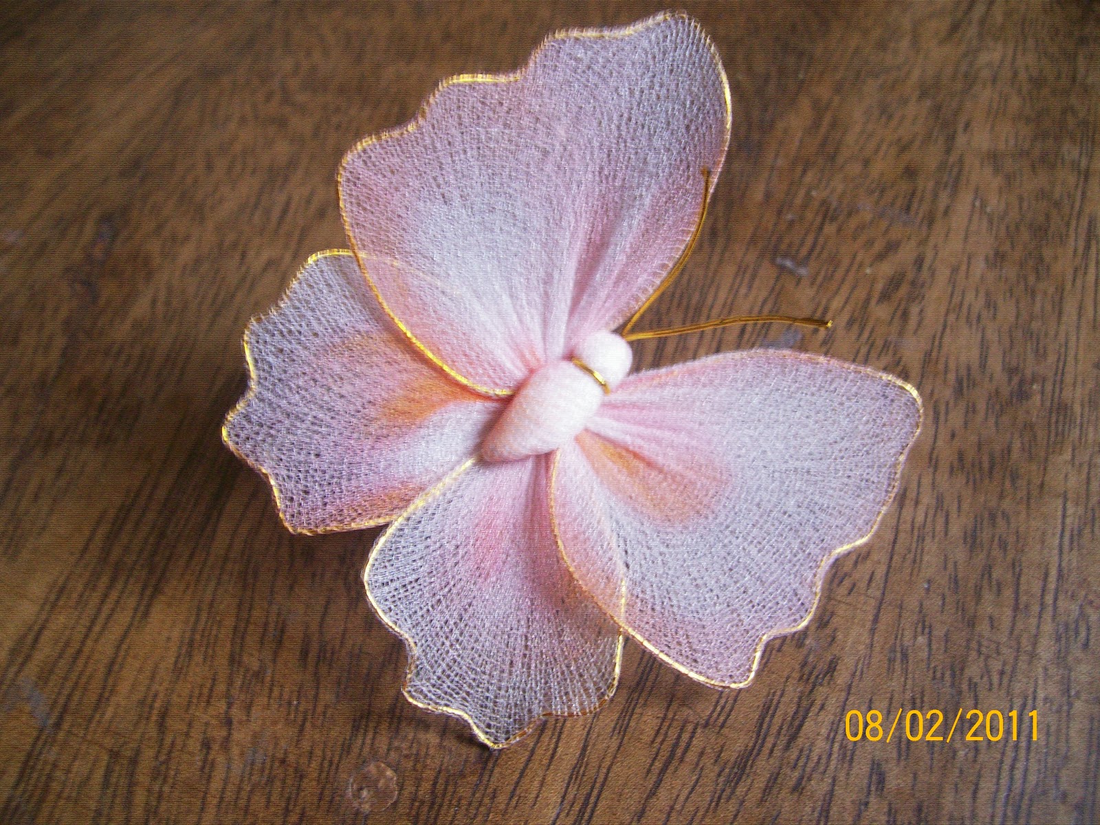 Tinas Creations: Instructions on making a nylon stocking butterfly