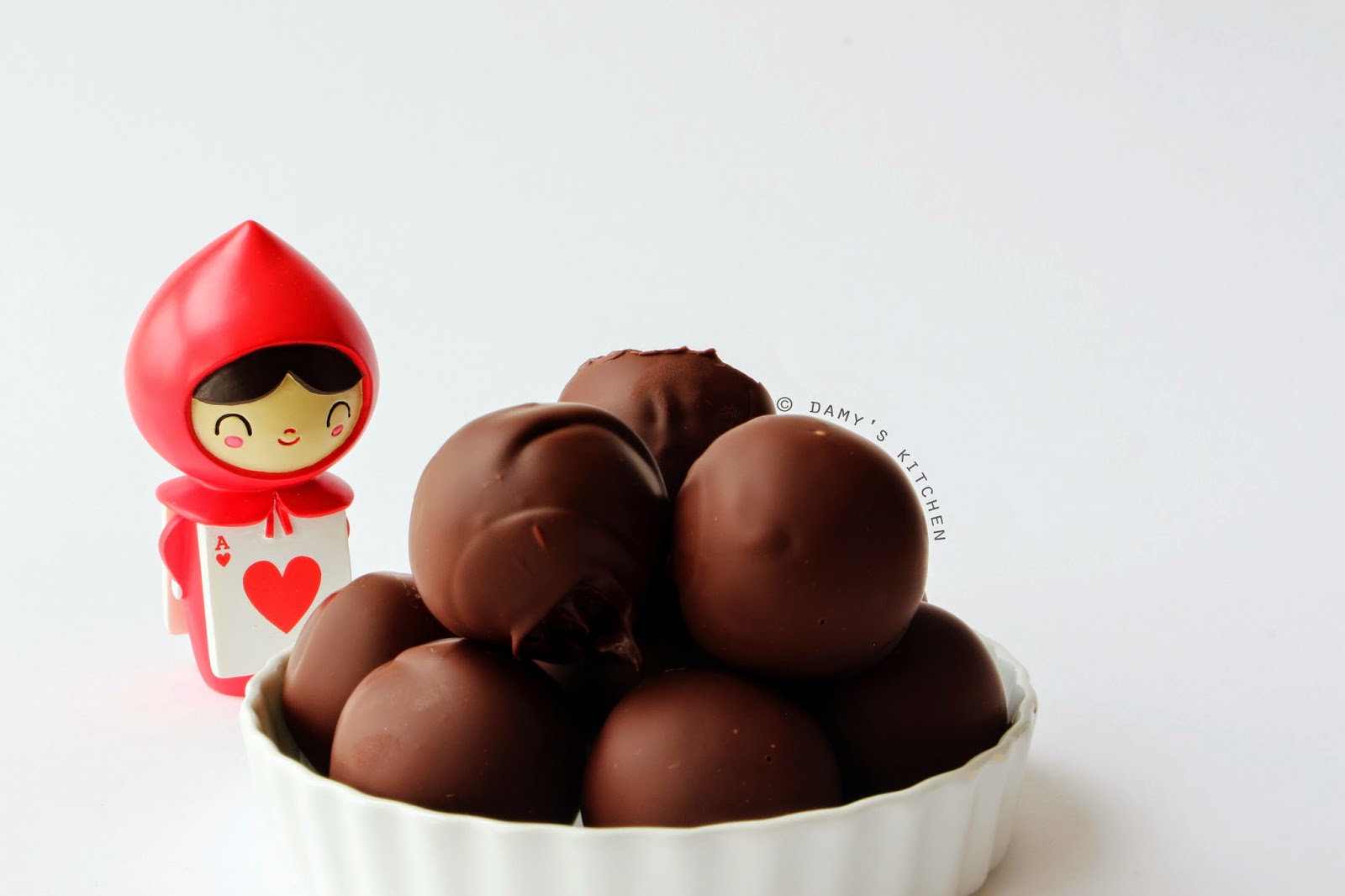 ÇİKOLATA KAPLI KIRMIZI KADİFE POP KEK - Damy's Kitchen