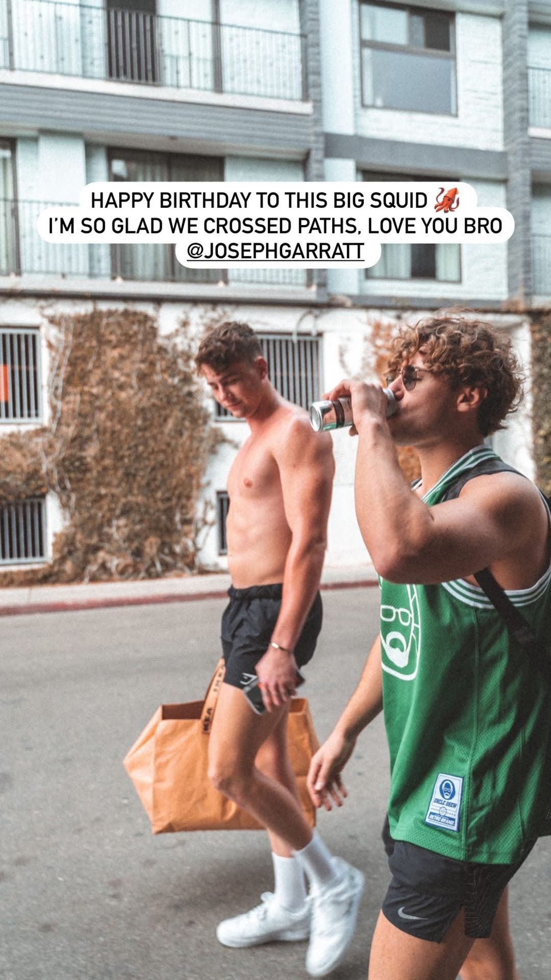 Hollyoaks off the Charts: OneoffPost: Harry Jowsey Shirtless on Insta Story