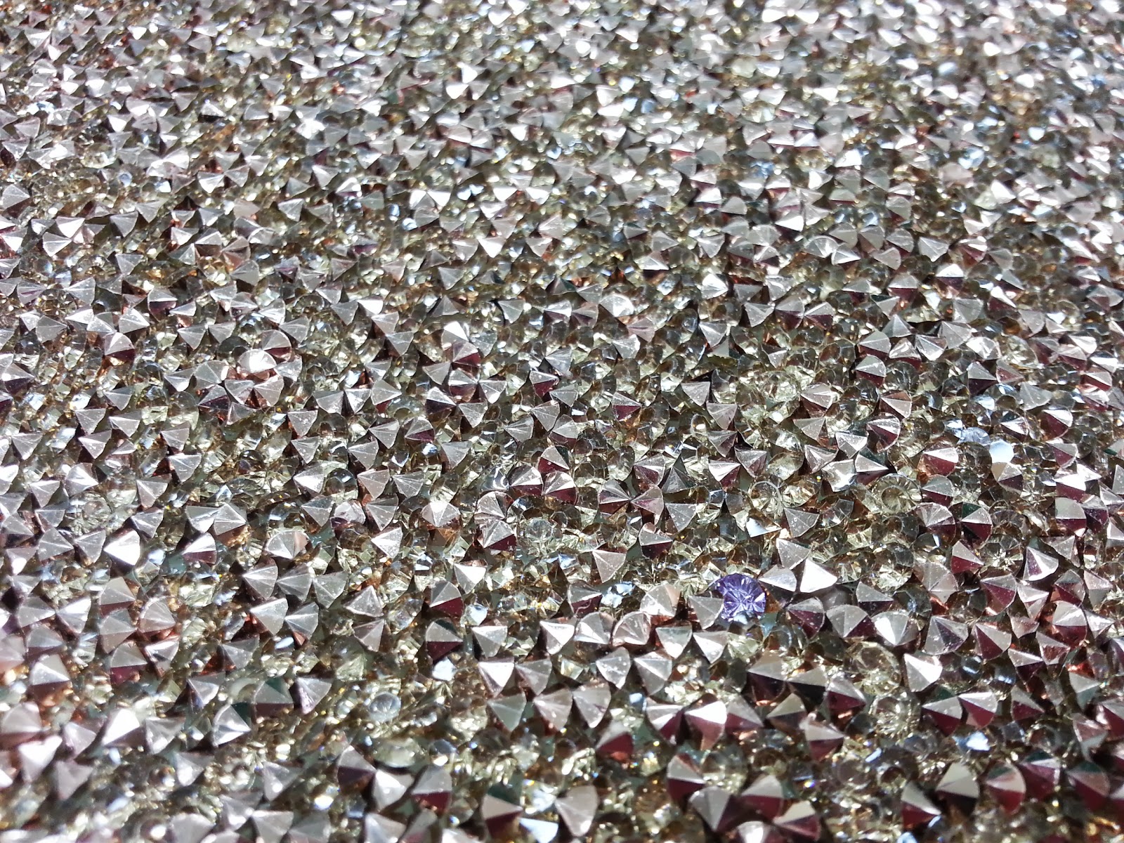 SD Aviamentos **strass**: MALHAS DE METAL , STRASS, PIRÂMIDE, PÉROLA